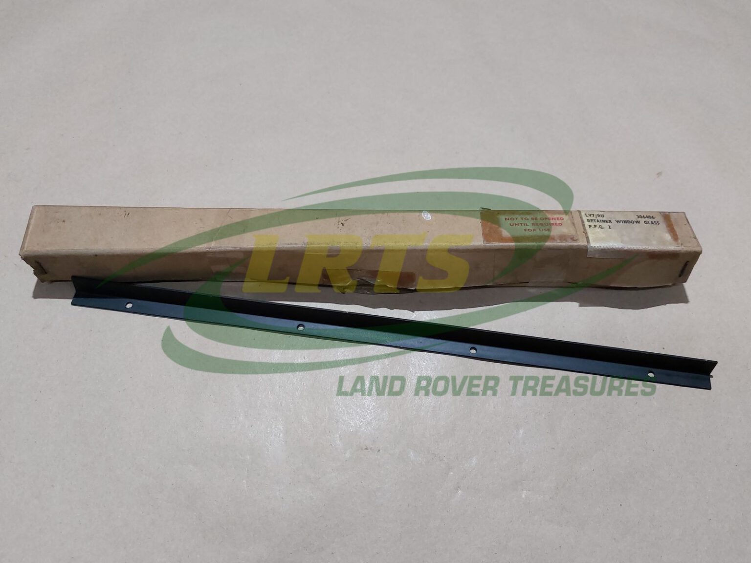 306406 GENUINE LAND ROVER WINDOW RETAINER SERIES - Land Rover Treasure Shop