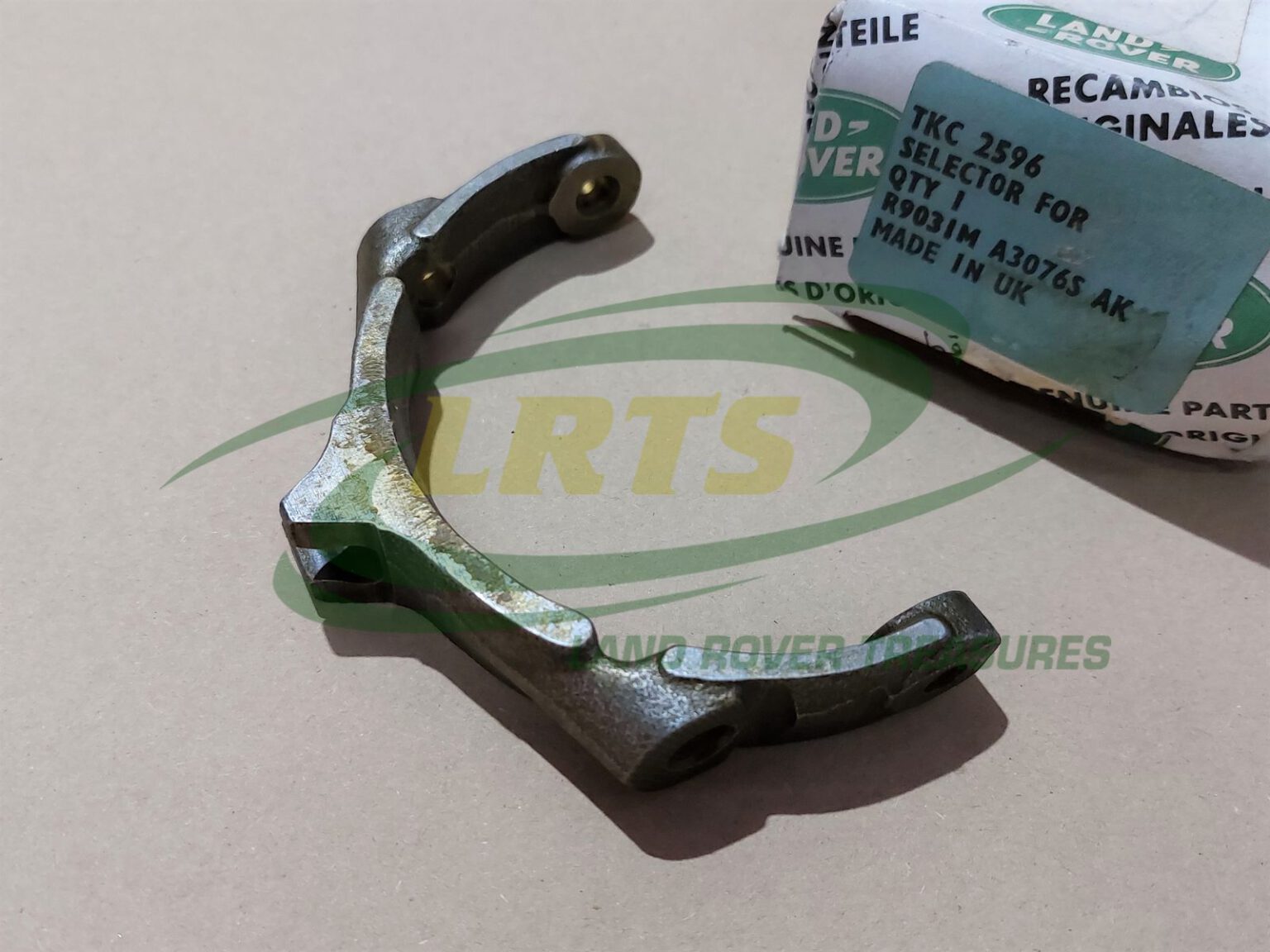 TKC2596 SELECTOR FORK LT77 LAND ROVER DEF RRC - Land Rover Treasure Shop