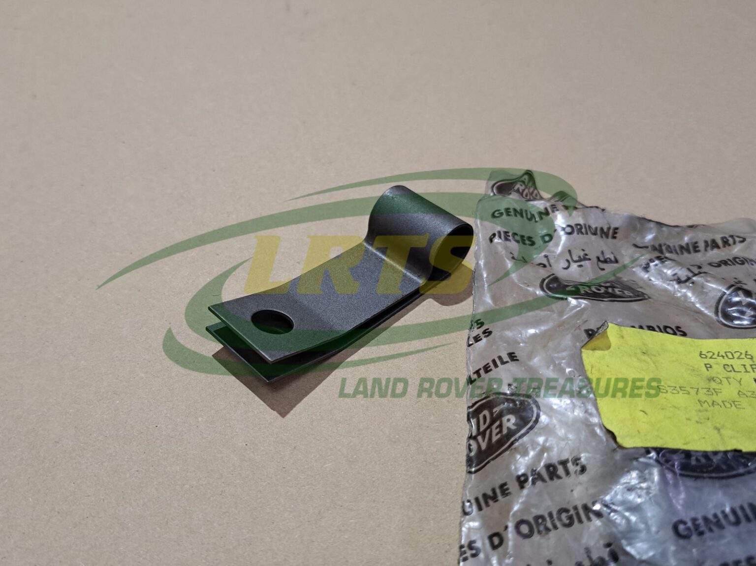 624026 P CLIP HEATER PIPE LAND ROVER SERIES - Land Rover Treasure Shop