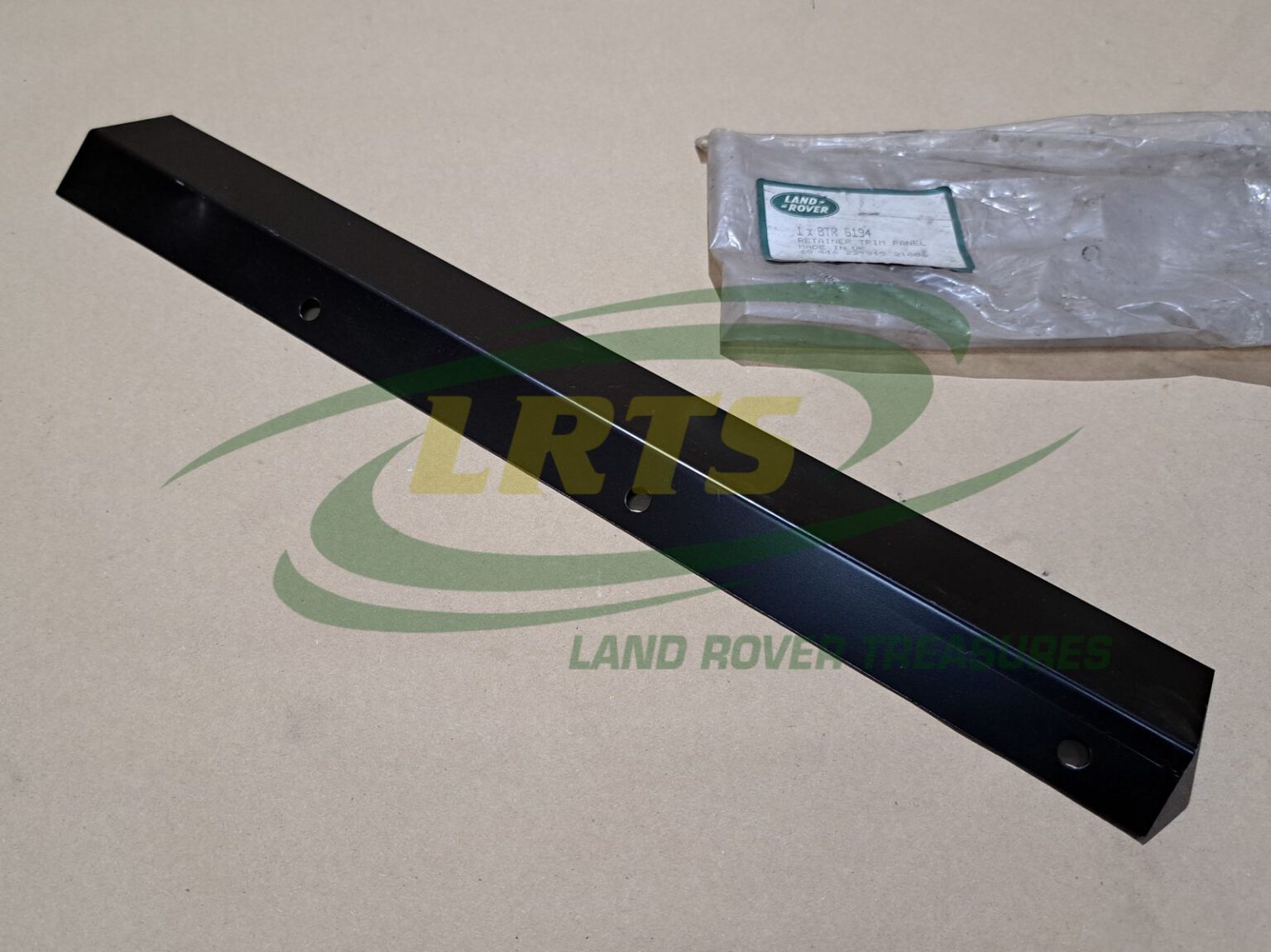 BTR6194 RETAINER FOOTWELL TRIM RH LAND ROVER DEF - Land Rover Treasure Shop