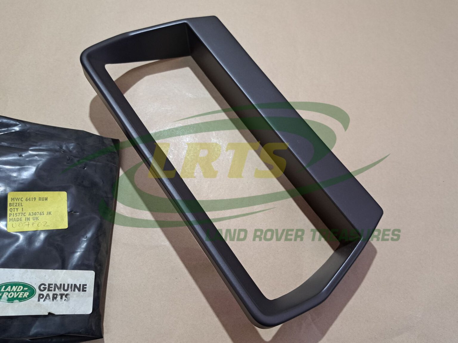 MWC6419RUN BEZEL INSTRUMENT PANEL LAND ROVER RRC - Land Rover Treasure Shop