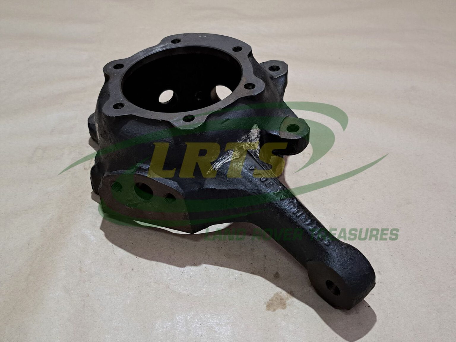 571748 HOUSING LH SWIVEL PIN LHD LAND ROVER RRC - Land Rover Treasure Shop