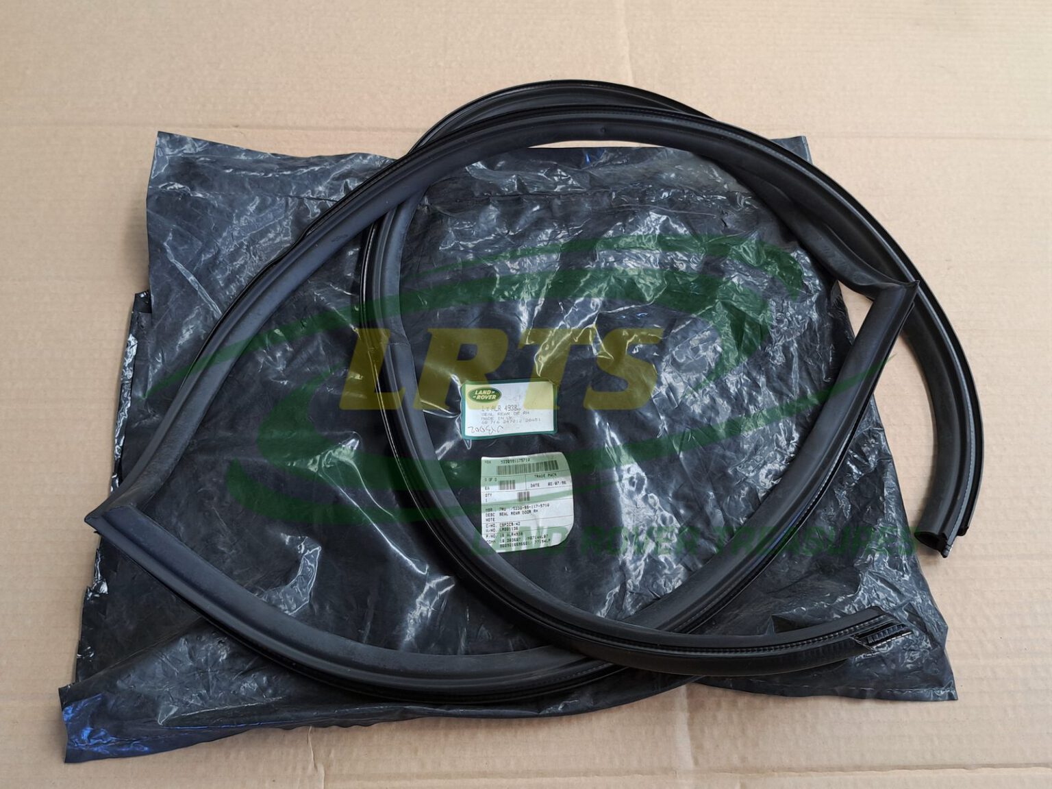 ALR4938 SEAL RH REAR DOOR LAND ROVER DEF - Land Rover Treasure Shop