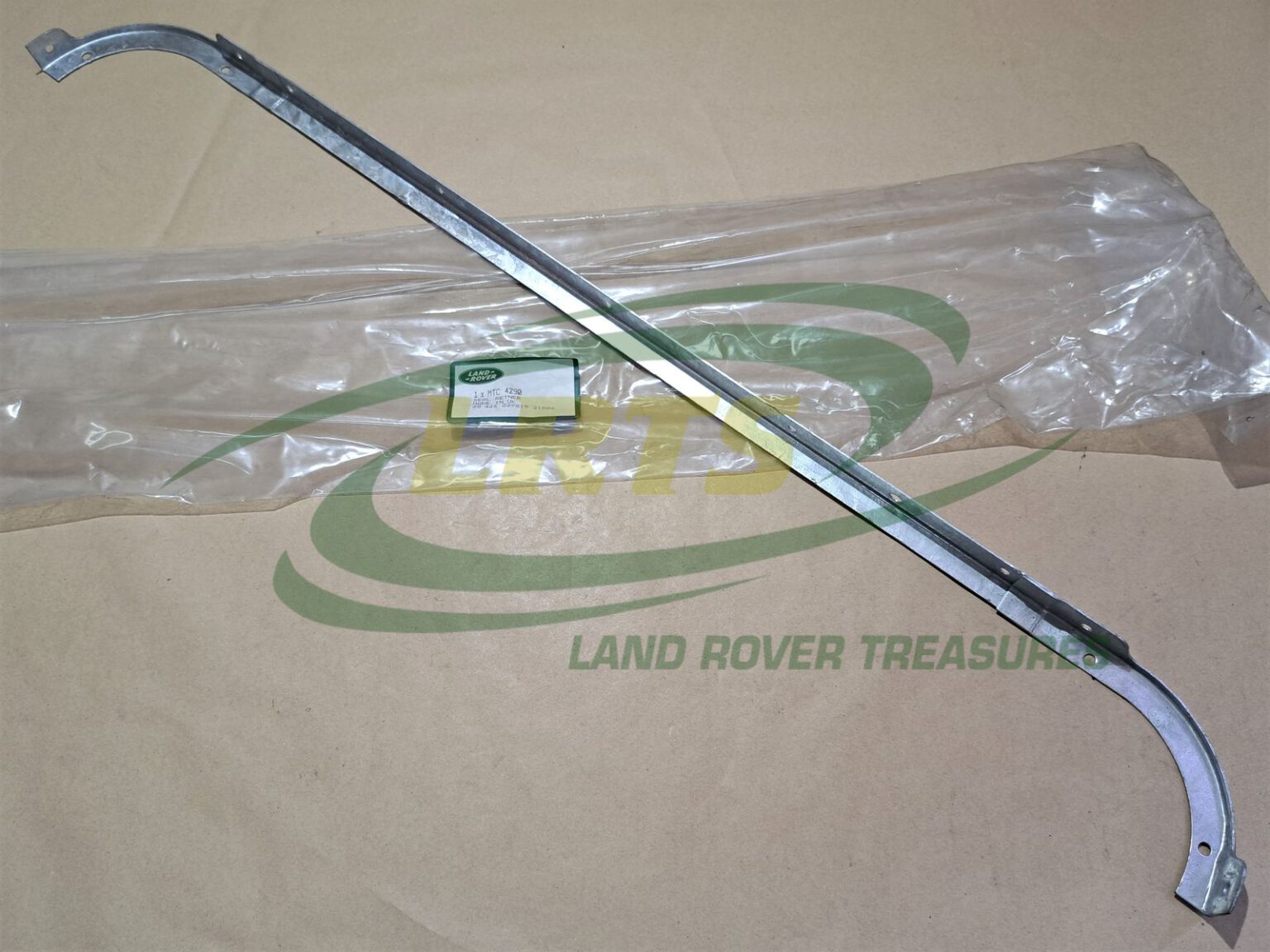 MTC4290 RETAINER TAILGATE TOP SEAL LAND ROVER SERIES 2/A 3 DEF - Land ...