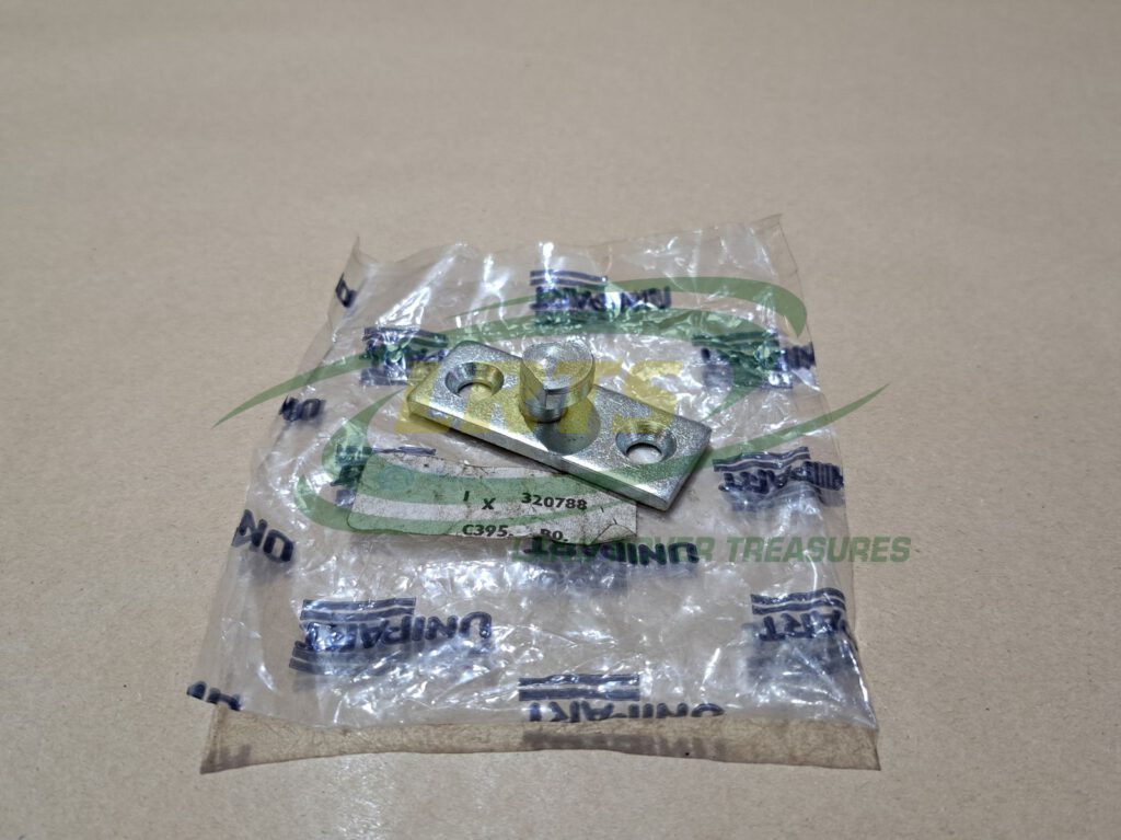 320788 STRIKER BRACKET TAILGATE LAND ROVER RRC - Land Rover Treasure Shop