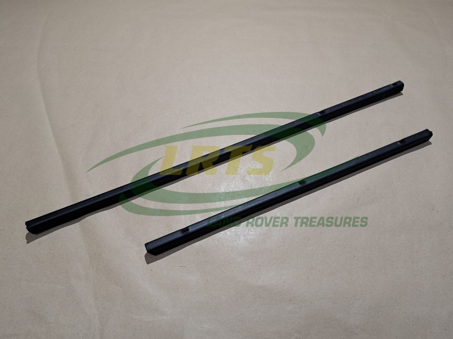 MXC5829 VERTICAL CHANNEL FRONT DOOR GLASS LAND ROVER DEF - Land Rover ...